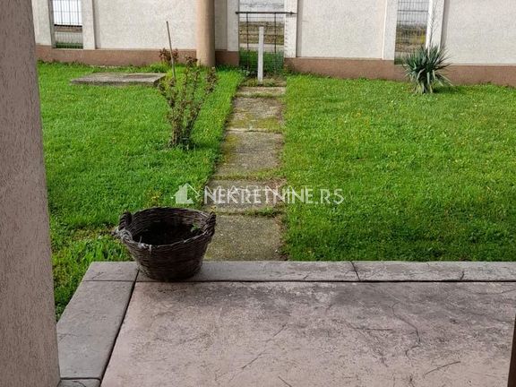 Kuća u Velikoj Moštanici na 70ari placa ID#4979