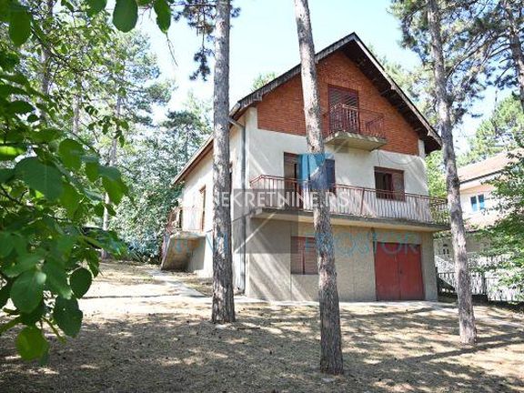 Retko u ponudi: Topola kod Mauzoleja 225m2, 5ari ID#1296