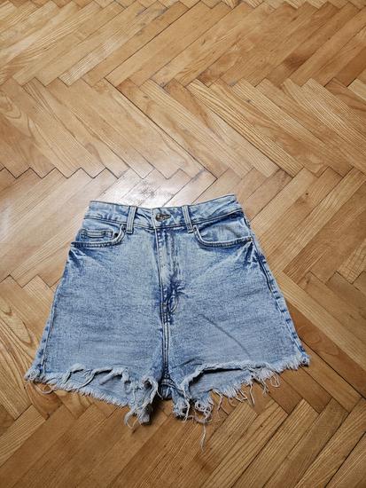 Divided sorts jeans 32