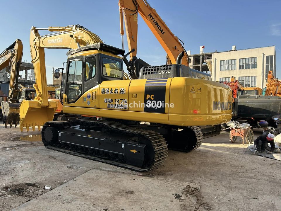 Komatsu PC300 bager guseničar