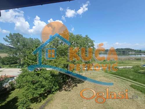 Izdaje se ugostiteljski objekat sa pogledom na Oblačinsko jezero, 330m2