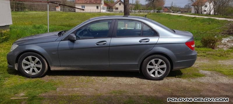 Mercedes E 200 Kompletan Auto U Delovima
