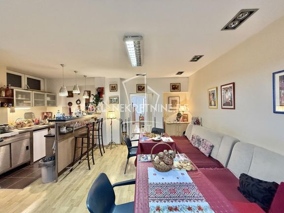 Savski venac, centar, Karađorđeva 93m2 ID#10864