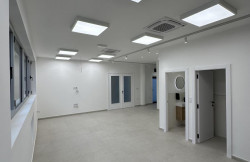 Izdavanje poslovnog prostora Požeška ulica – 96m², renoviran prostor u tržnom centru, odlična lokacija