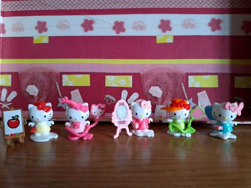 Hello Kitty kinder figure