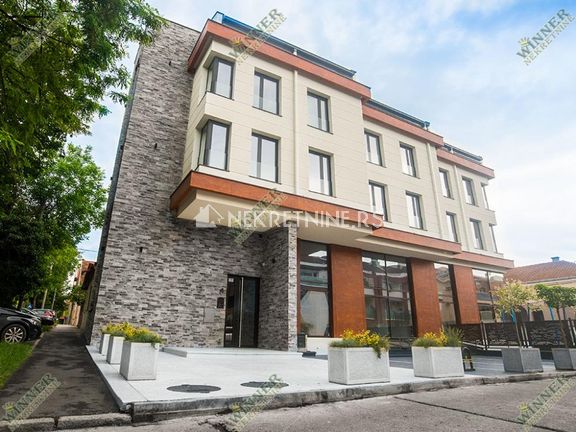 Izdavanje kancelarije Zemun 180m2 8.0 ID#1372