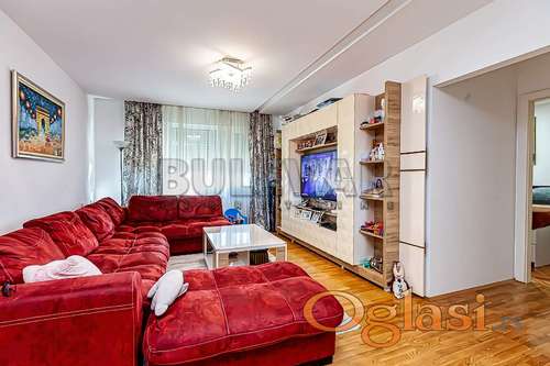 Trosoban, Lux u centru, III. sprat, lift, toplotne pumpe