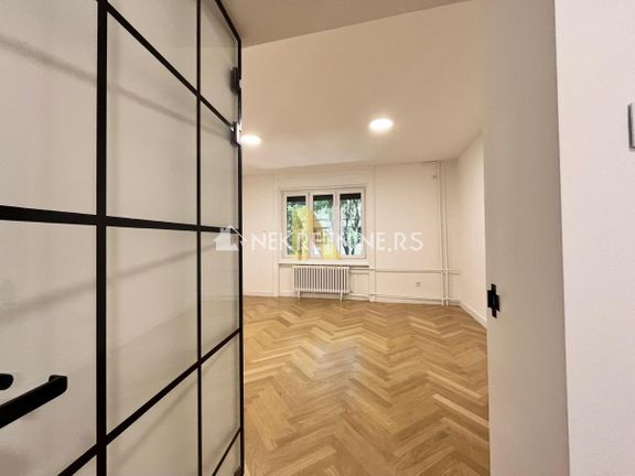 Renoviran stan na jedinstvenoj lokaciji