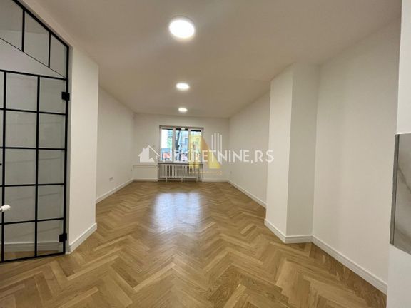 Renoviran stan na jedinstvenoj lokaciji