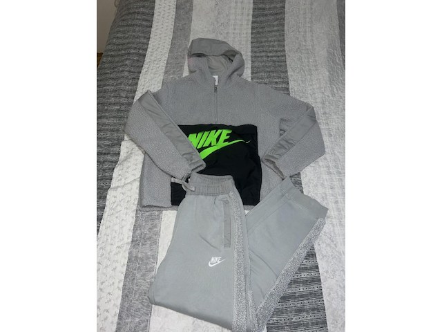 NIKE komplet trenerka vel.L (147-158cm)