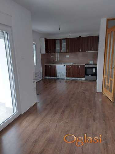 Izdaje se odličan stan u kući u Brzom Brodu, 117m2