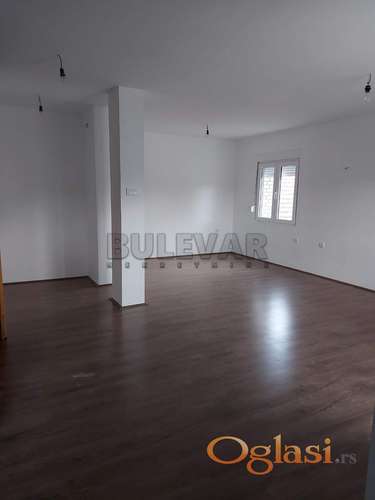 Izdaje se stan u kući u Brzom Brodu, 117m2