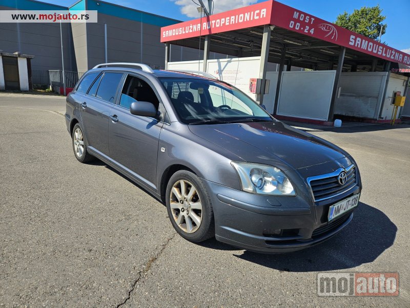 Toyota Avensis stranac
