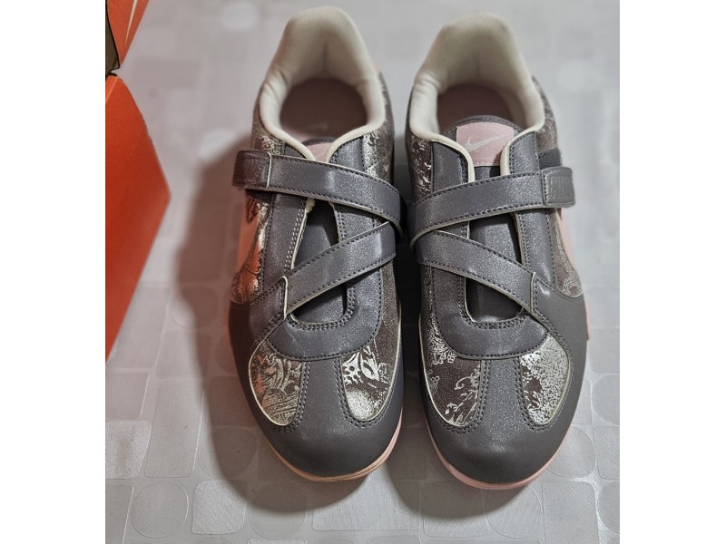 PATIKE NIKE 38
