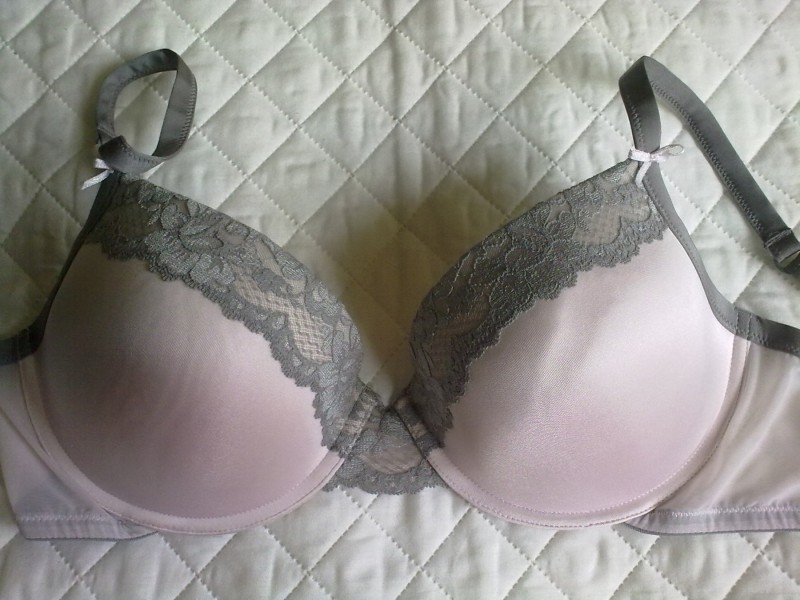 DKNY odlican nov grudnjak, vel.80E