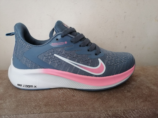 NOVE NIKE zoom Pegasus patike 38