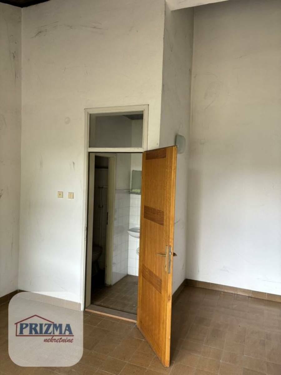 Prizemni stammbeni prostor