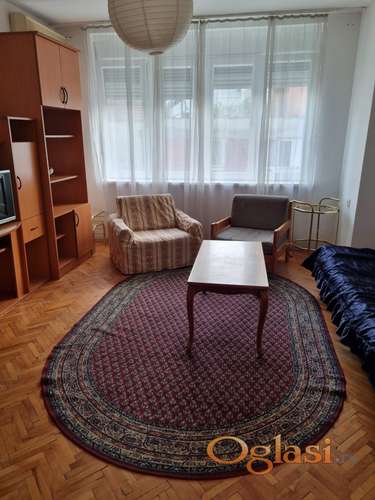 Trosoban sunčan,dvostran stan kod Mašinskog fakulta
