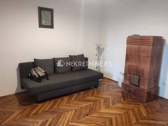 Izdajemo dvosoban stan, Gundulićev venac, 52m2
