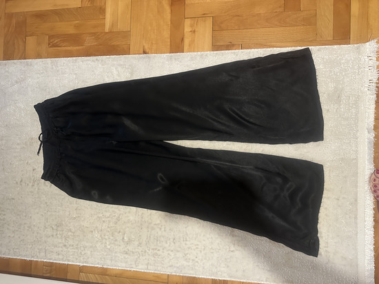 Crne pantalone