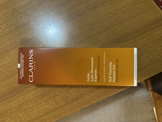 Clarins gel za samopotamnjivanje lica i tela