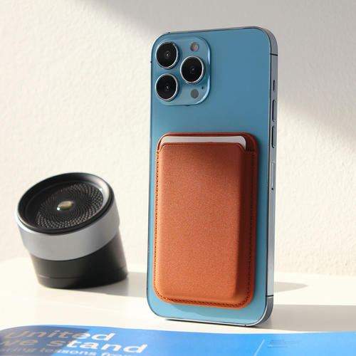Torbica Leather Magsafe Pocket za iPhone 13 braon