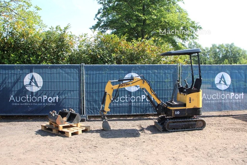 Prodaje se WCM Mini Excavator mini bager na aukciji