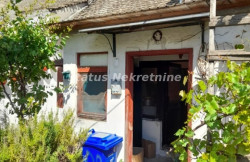Petrovaradin - dvorišni stan za renoviranje