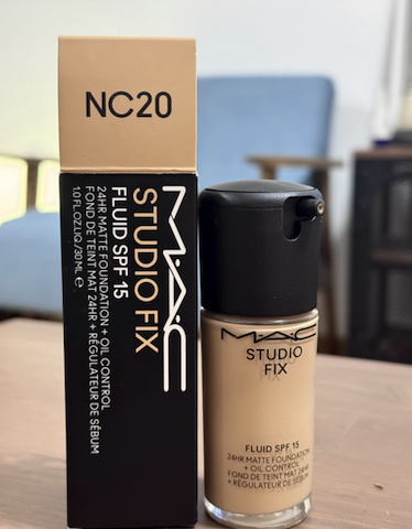 NOVO! "M.A.C STUDIO FIX" tečni puder NC20
