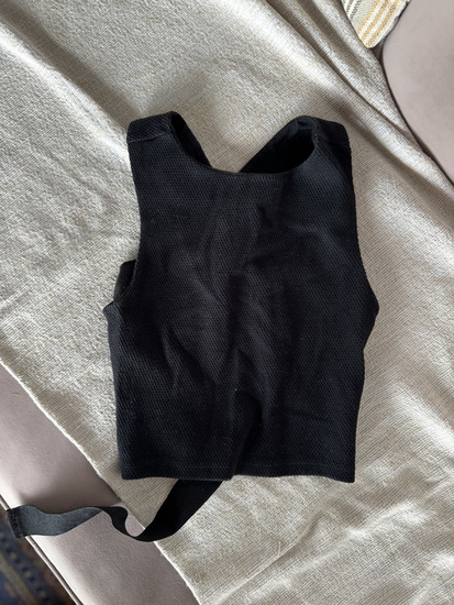 Stradivarius crni krop top