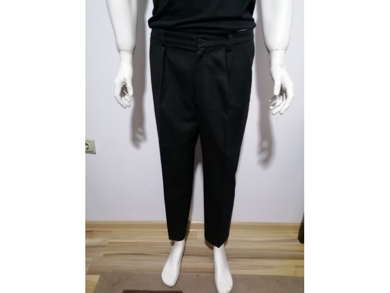 Kao nove tamno sive pantalone za niže muškarce vel.L