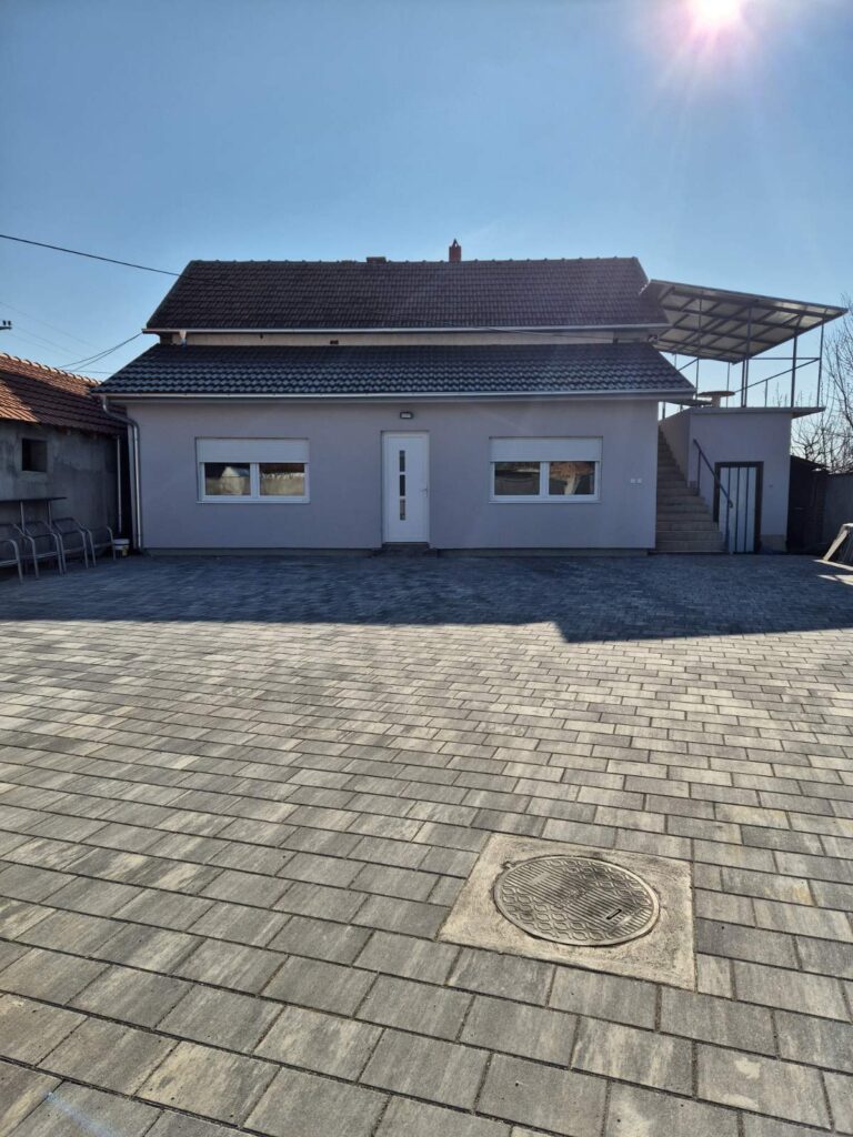 Prodajem kucu u Batajnici