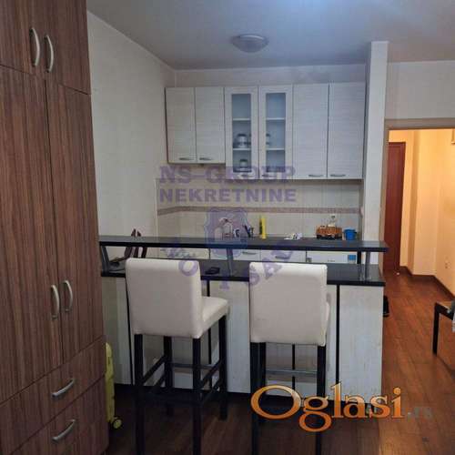 Izdaje se lepa garsonjera u samom centru grada