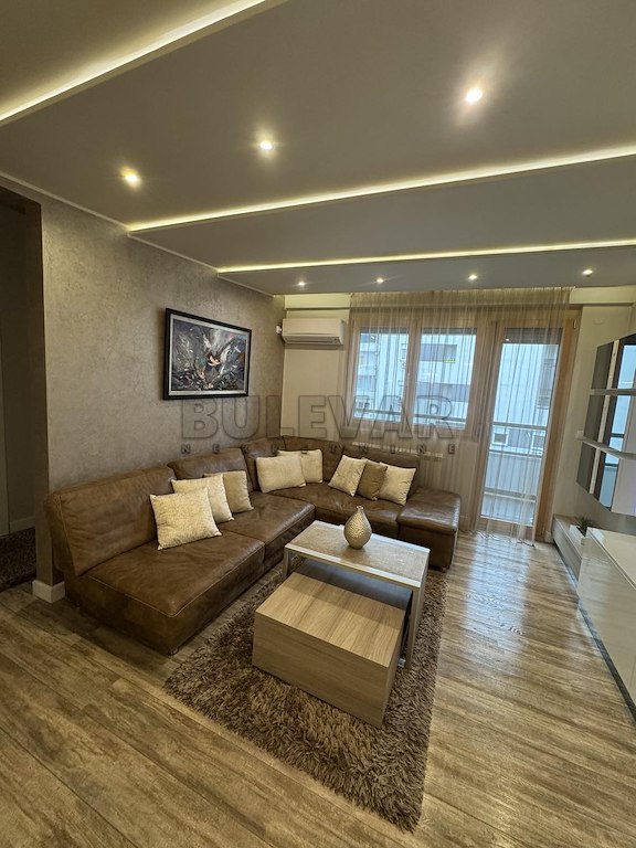 Trosoban stan, 75 m2, Centar, Cvijićeva ID: i-014086