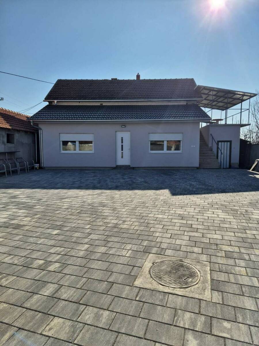 Prodajem kucu u Batajnici