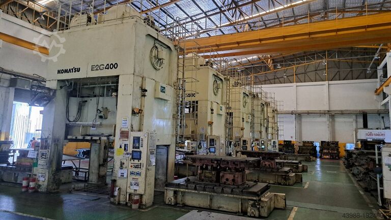 Presa sa dve kolone
Komatsu E2G 400