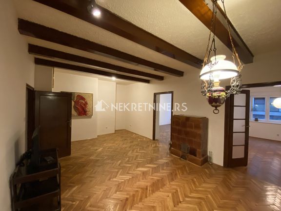Četvorosoban stan - Nadomak Zelenog Venca