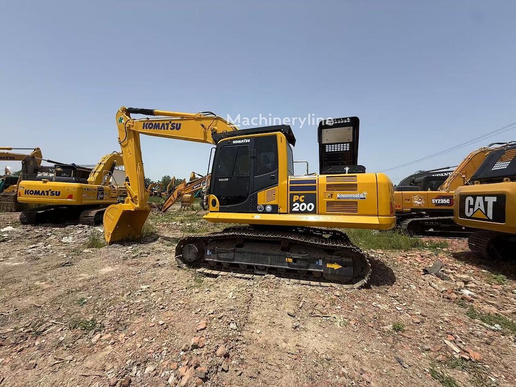 Komatsu PC200-8 bager guseničar