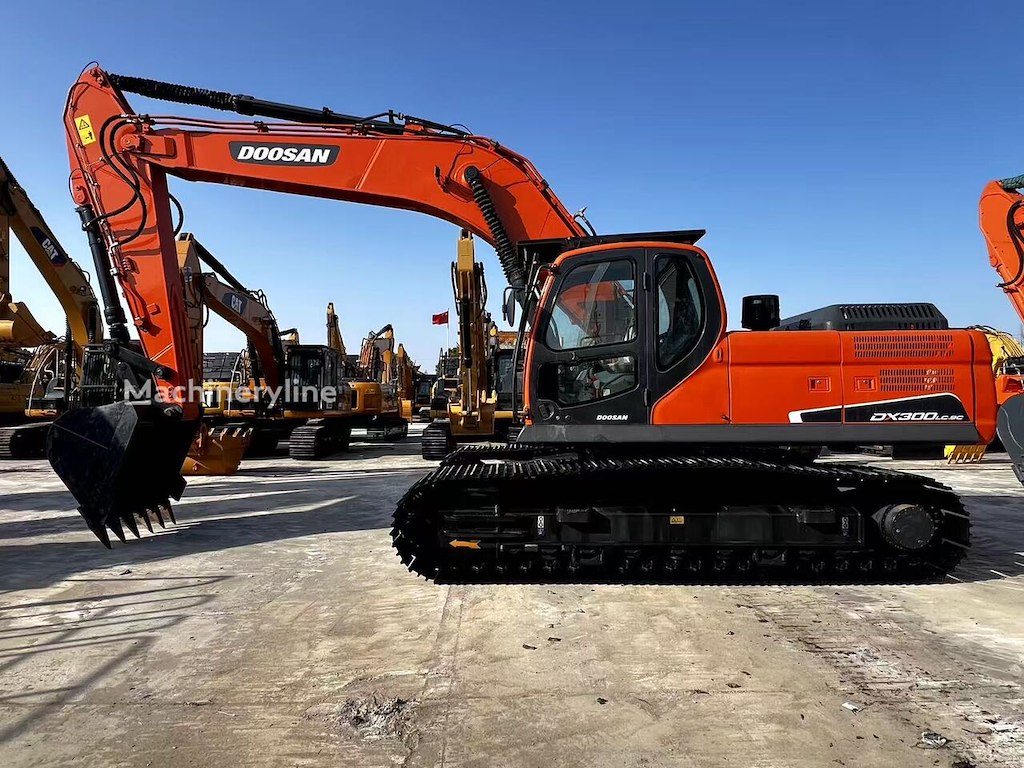 Doosan DX300 bager guseničar
