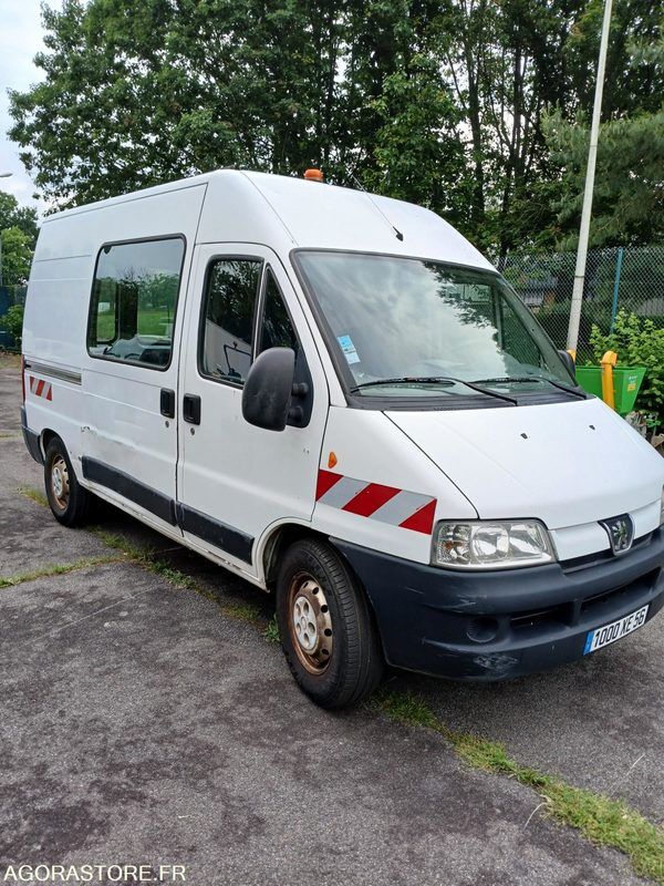 Prodaje se Peugeot Boxer minibus furgon na aukciji