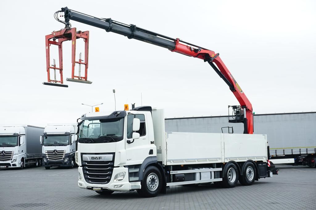 DAF CF / 480 / 6 X 2 / SKRZYNIOWY + HDS / PALFINGER PK 22 001L / OŚ kamion s ravnom platformom