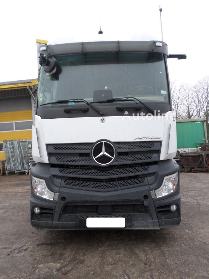 Mercedes-Benz Actros 1842 LS tegljač nakon udesa