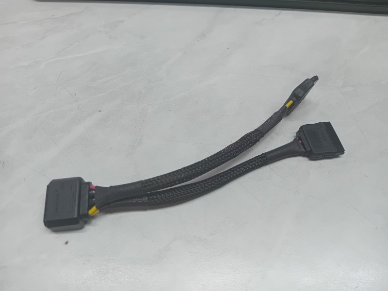 strujini adapter sa moleksa na 2 sata ispravan