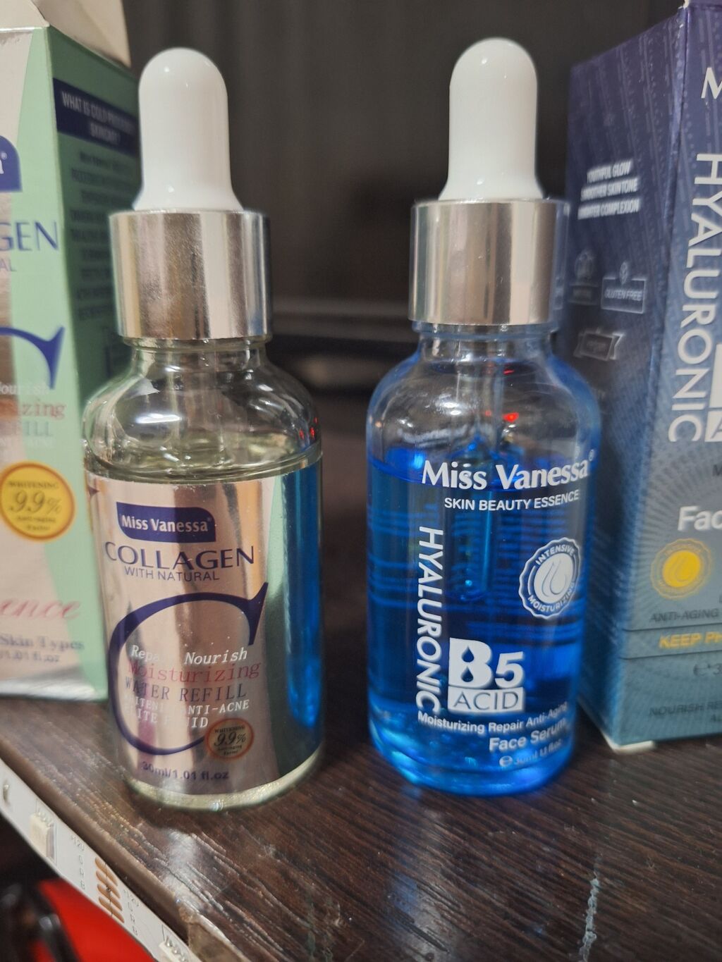 Set seruma za lice brenda Miss Vanessa. Uključuje kolagen serum za