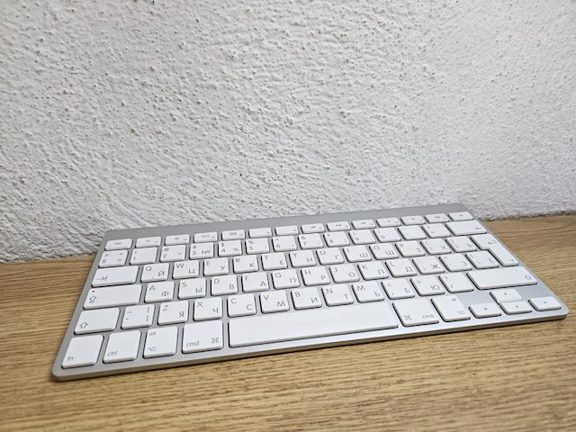 Apple Alu bluetooth bezicna tastatura A1314 ruska