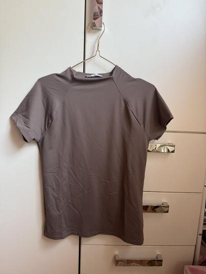 Zara majica (nenosena)