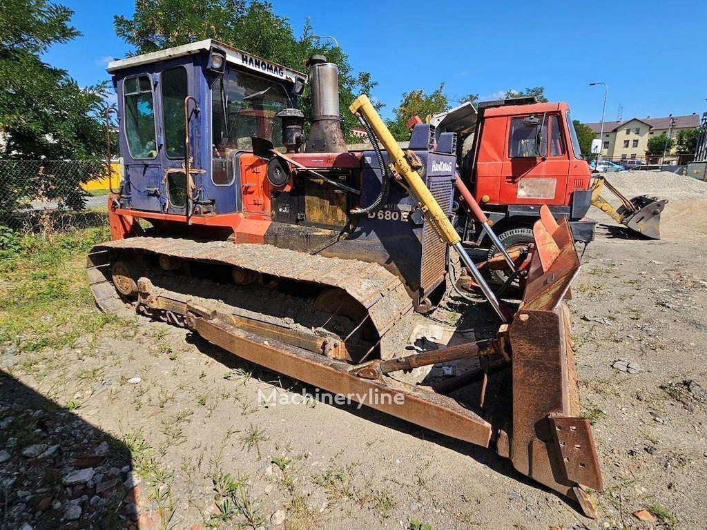 HANOMAG D 680 E buldožer