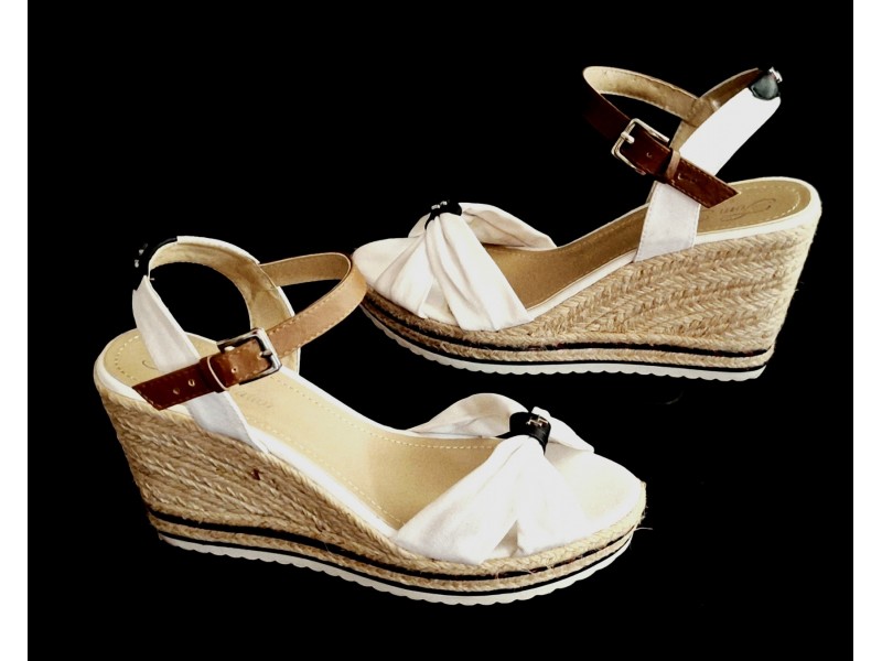Neverovatne ,,Tom Tailor,, kao NOVE sandale br.42