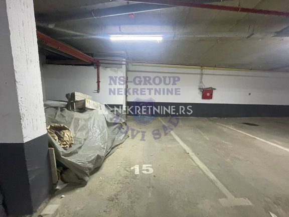 Garažno mesto u suterenu zgrade na Salajci