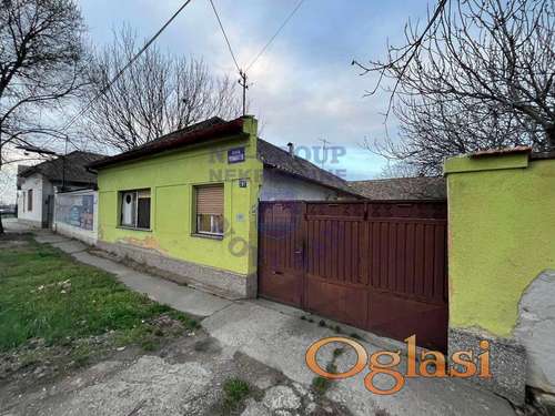 Kuća u Petrovaradinu. Plac, 1758m2. Lokacija za gradnju.